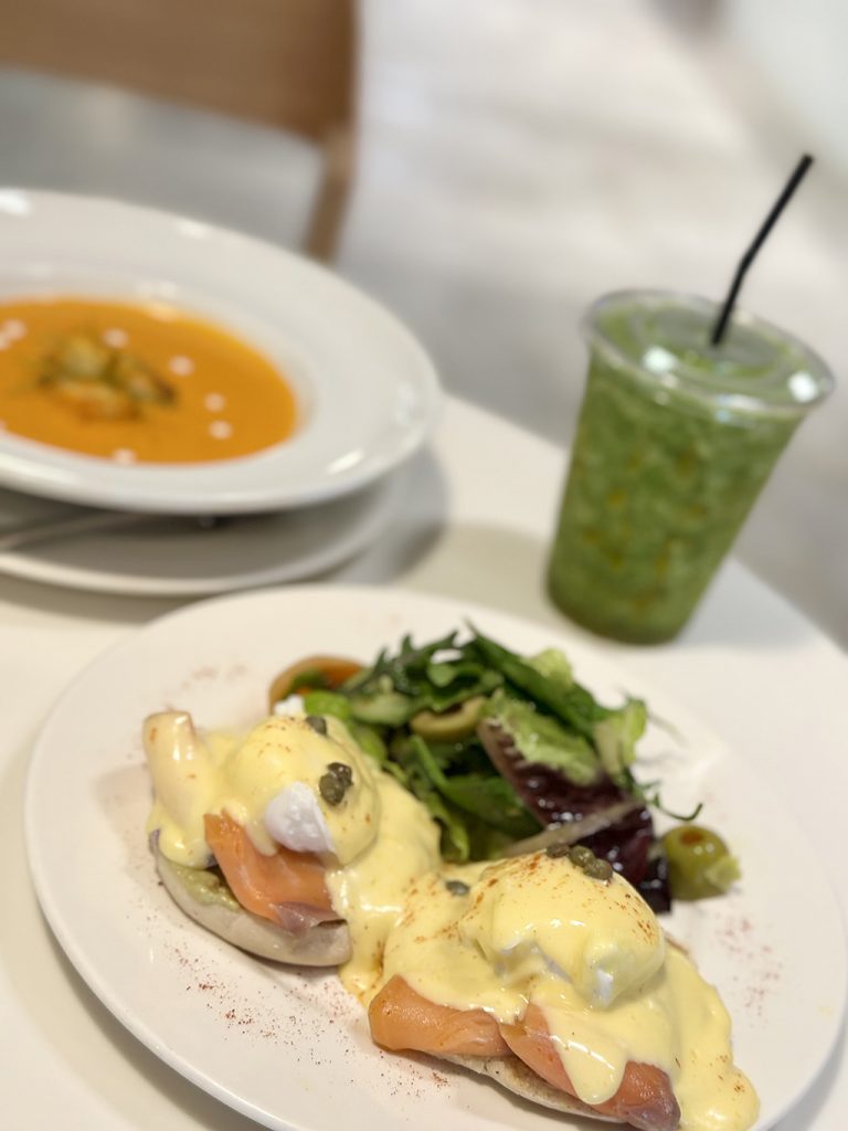 카페 앳 루츠(Café at Rootz) – 특별 가격 괌 렌터카 Japan Rent A Car GUAM